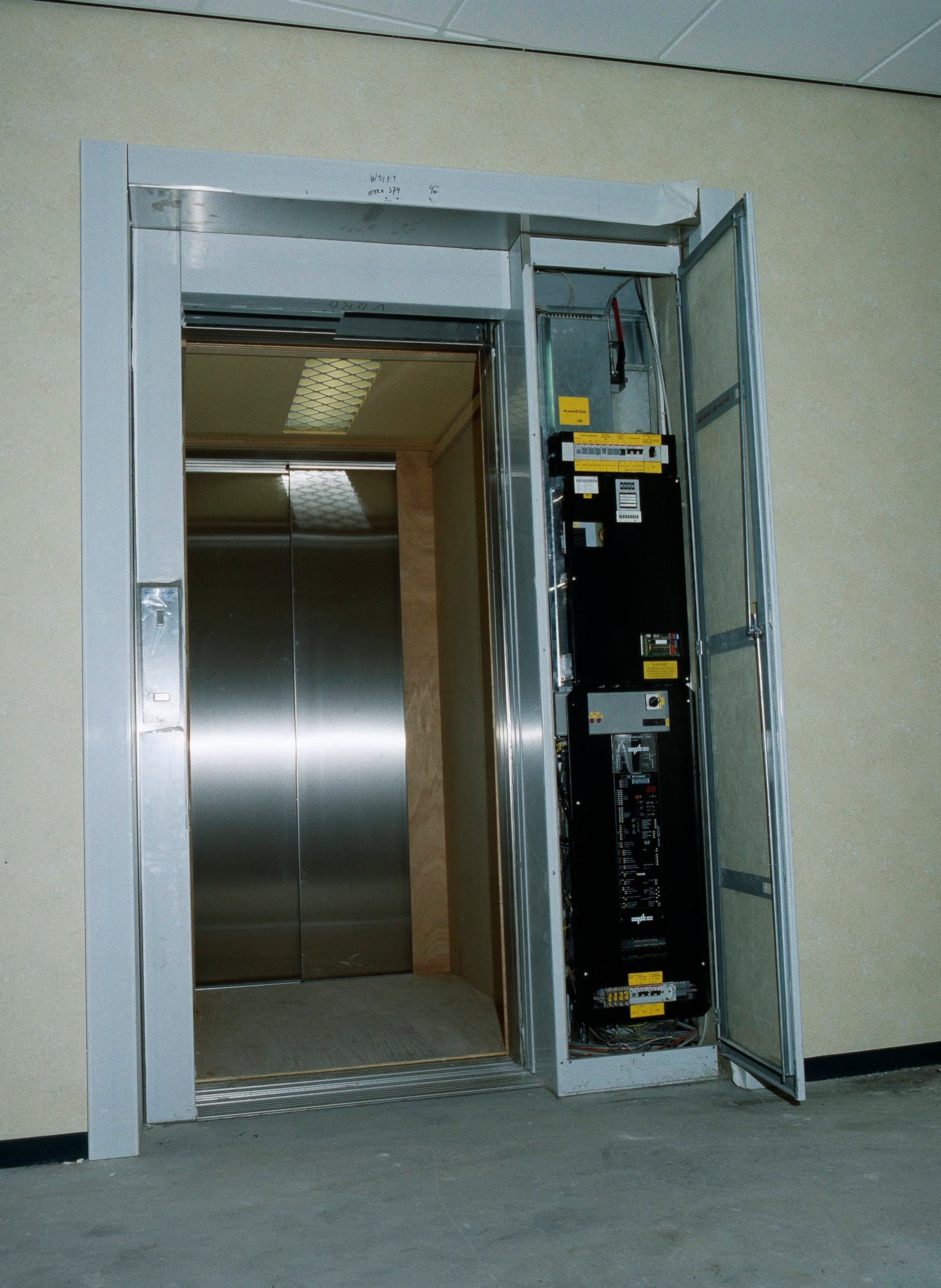 25 jaar KONE MonoSpace deel 3 - De technologische uitdaging - KONE ...